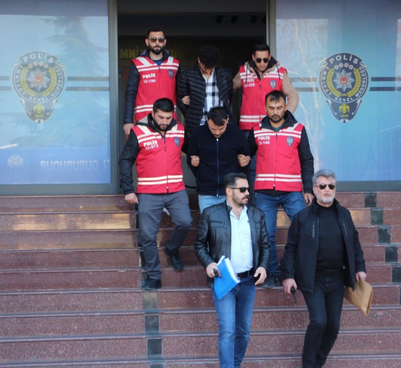 Isparta'daki gece kulübünde cinayet işleyen şahıs tutulandı - Ensonhaber