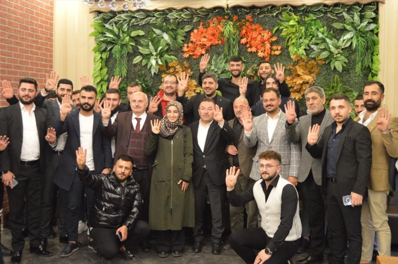 Erzurum'da Gelecek Partisi'nden istifa eden 300 kişi AK Parti'ye ...