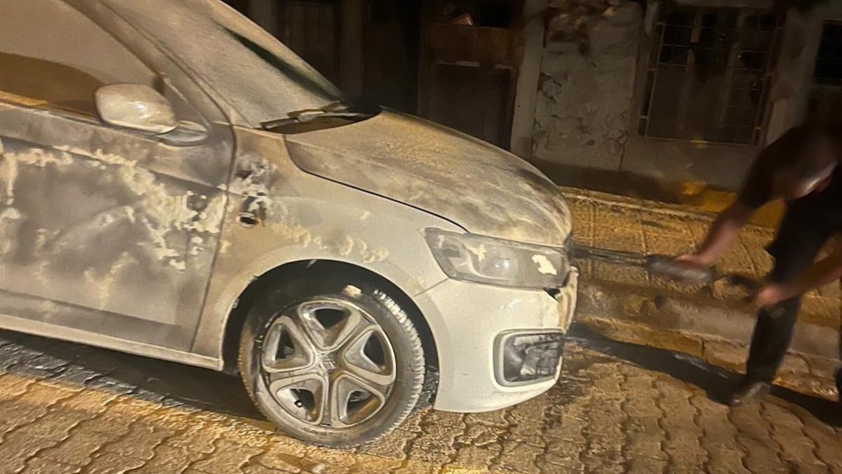 Adıyaman'da babasının kiraladığı arabayı benzinle yaktı - Ensonhaber