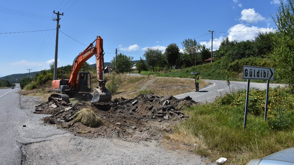 Sakarya'da ‘tapulu yerim’ dedi, kepçeyle yolu kapattı - Ensonhaber