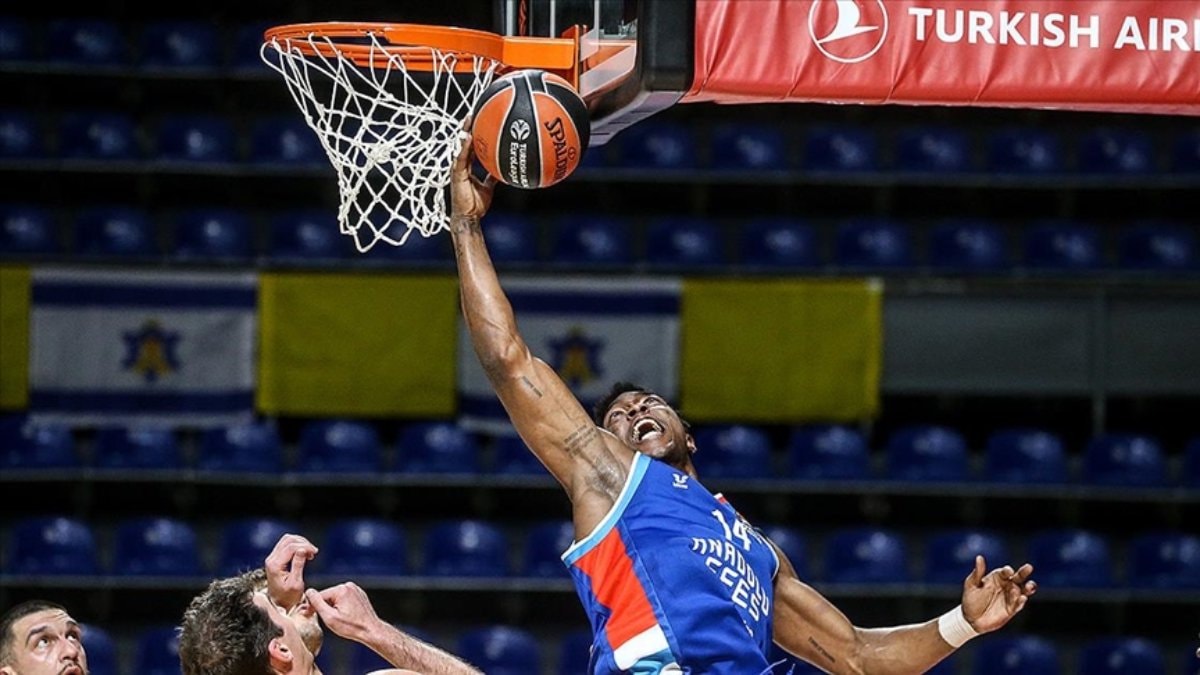 EuroLeague'deki Anadolu Efes - Maccabi Playtika maçı Letonya'da ...