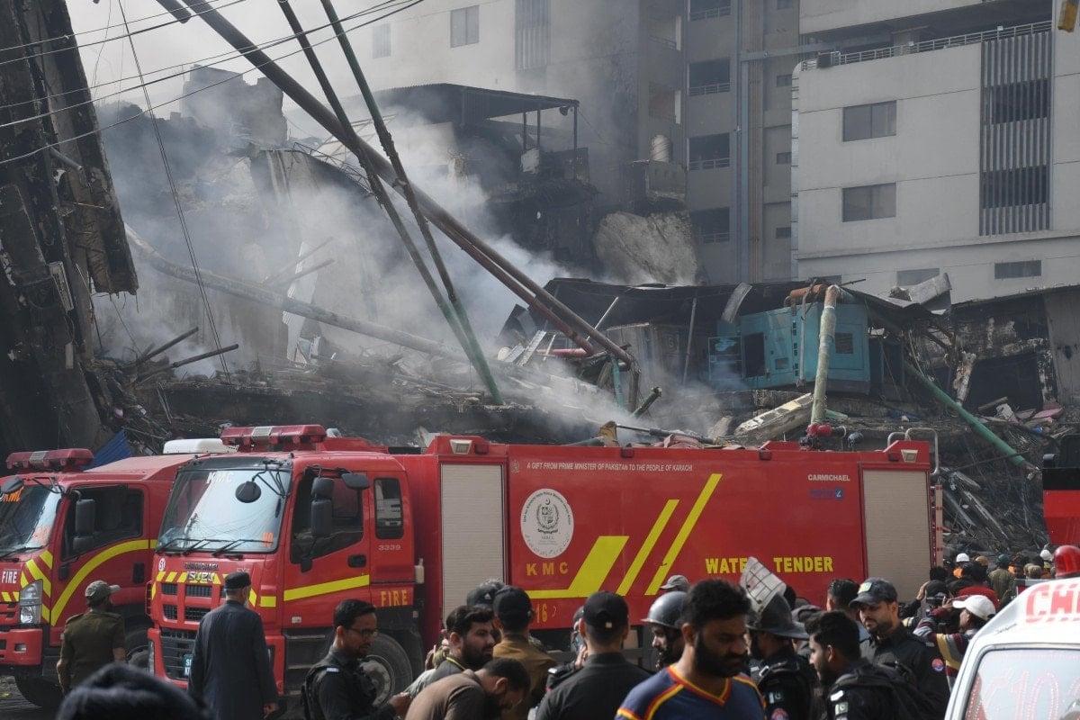 Pakistan’daki AVM yangınında can kaybı artıyor - Dünya'dan Son Dakika ...