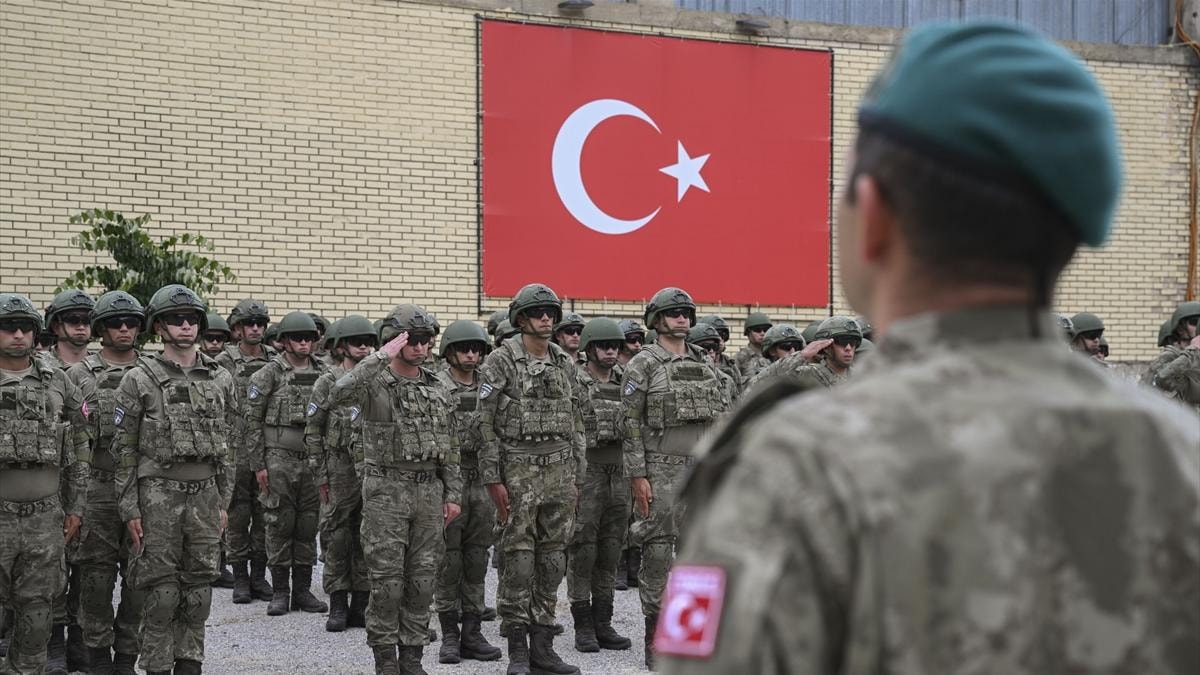 Türk komandoları Kosova'da