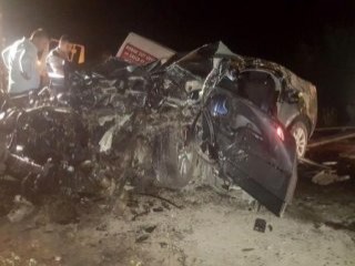 Çanakkale'de otomobil ile minibüs çarpıştı: 3 kişi öldü - Ensonhaber