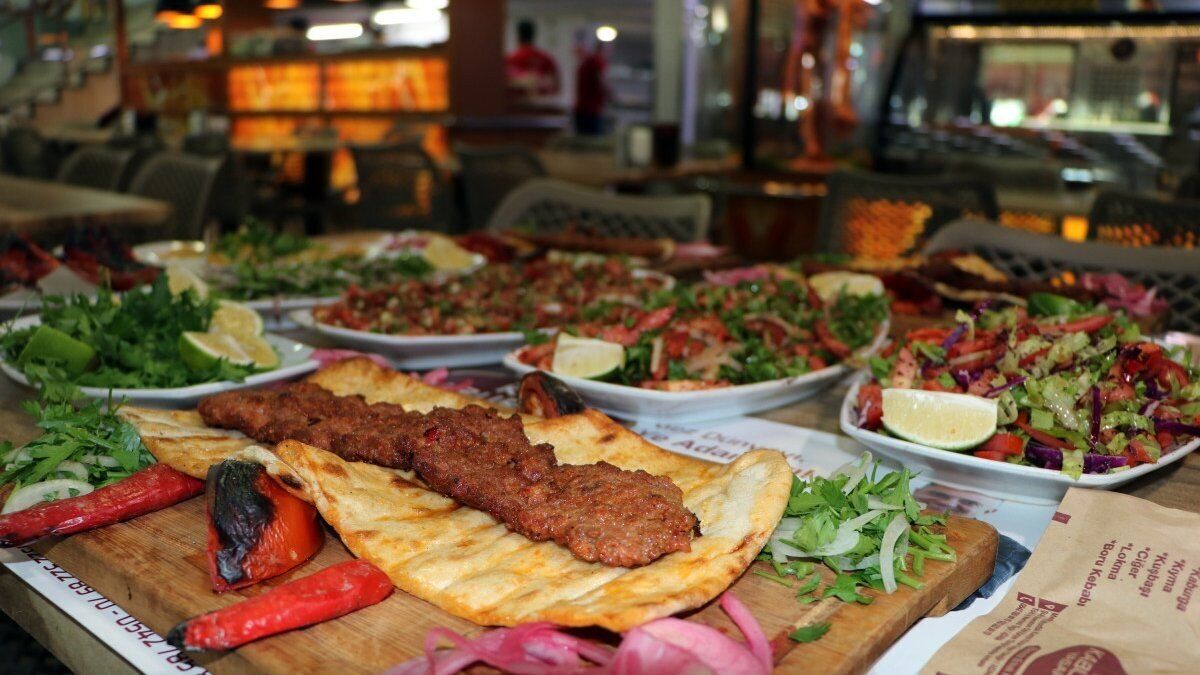 Adana'da kebap mezeleri tartışılıyor - Ensonhaber