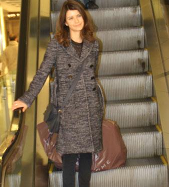 Beren Saat poşetlerle görüntülenince utandı - Ensonhaber