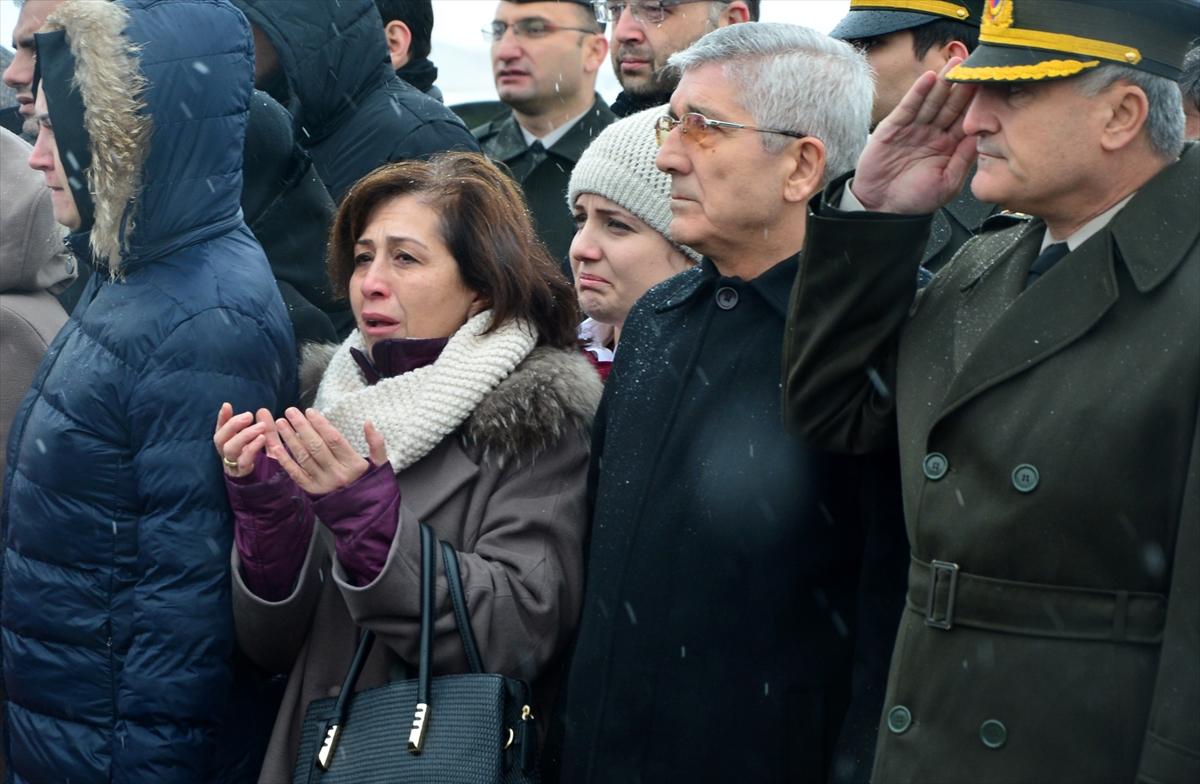 Şehidin babası: Bayrağı kimse indiremeyecek - Ensonhaber