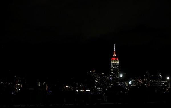 Empire State Türk bayrağının renklerine büründü - Ensonhaber