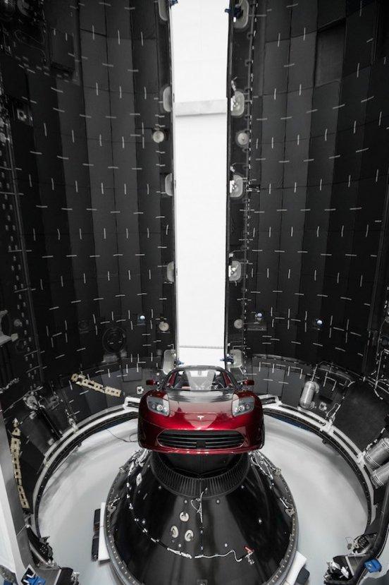 Elon Musk uzaydan internet dağıtacak uyduların fotoğrafını paylaştı ...