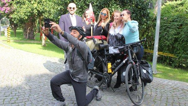 Babası için İsviçre'den Japonya' ya pedal çeviriyor - Ensonhaber