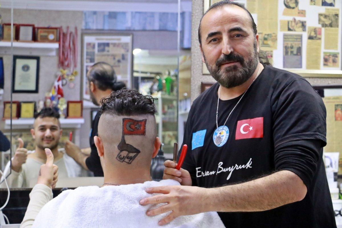Antalya'da bir berber dolar ve eurodaki düşüşü müşterisinin kafasına ...