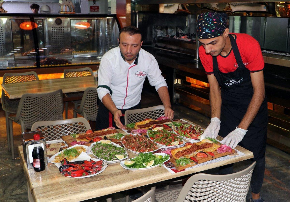 Adana'da kebap mezeleri tartışılıyor - Ensonhaber